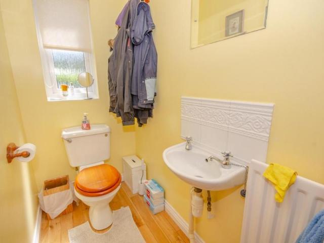5 bed house for sale