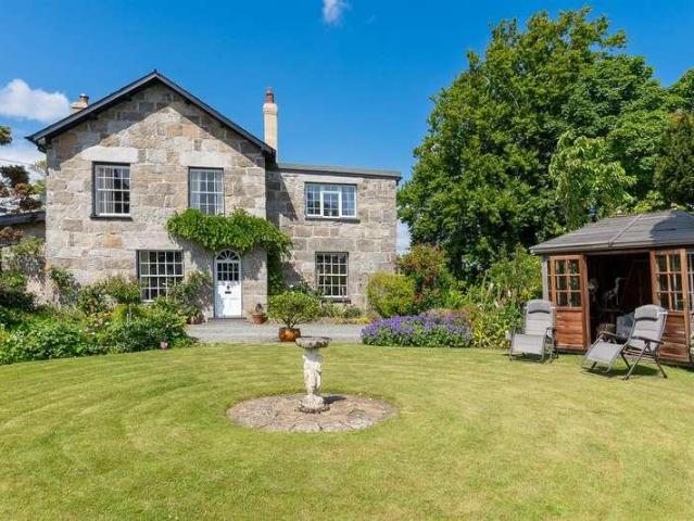 5 bed house for sale