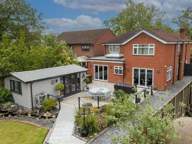 5 bed house for sale
