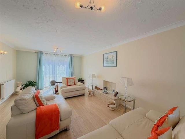 5 bed house for sale