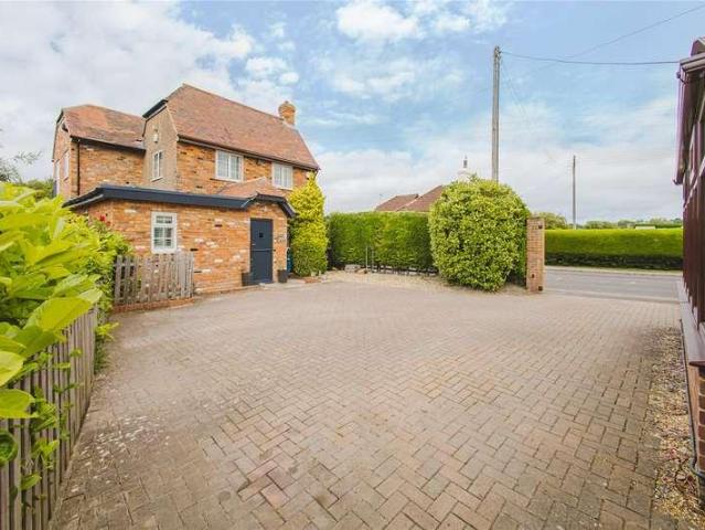 5 bed house for sale
