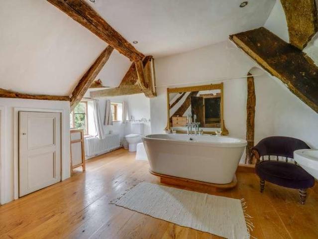 5 bed house for sale