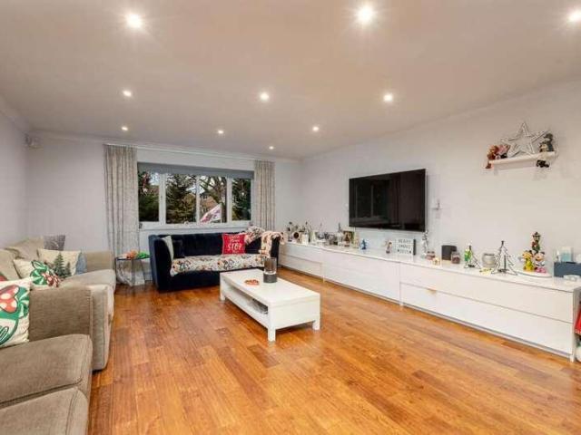 5 bed house for sale