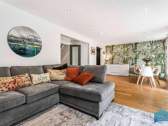 5 bed house for sale
