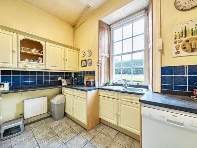 5 bed house for sale