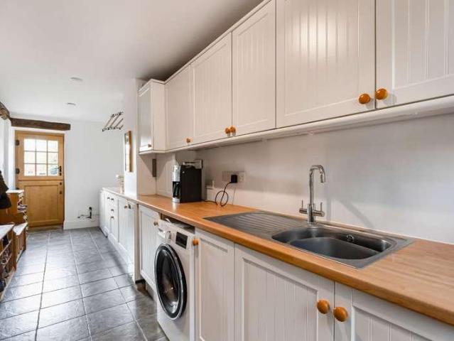 5 bed house for sale