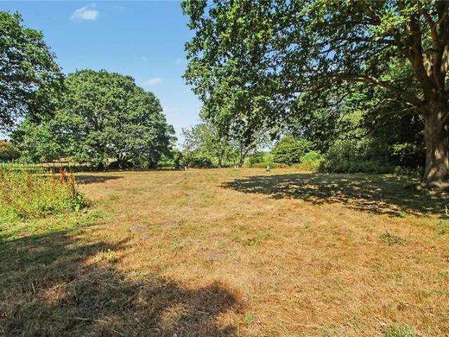 5 bed house for sale