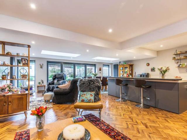 5 bed house for sale