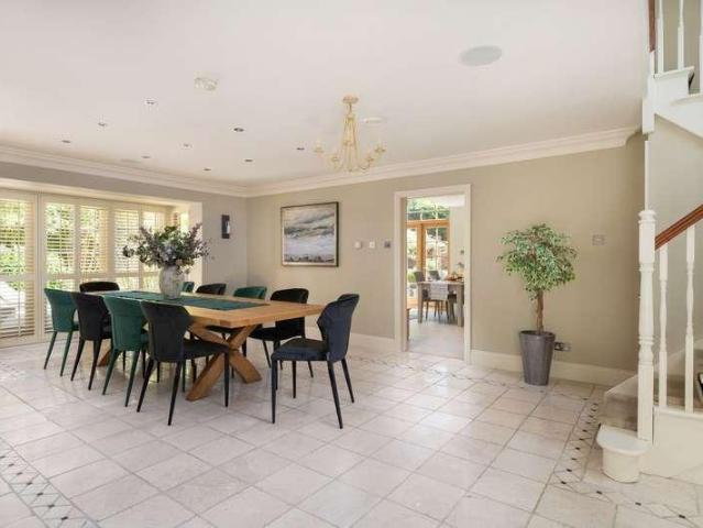5 bed house for sale