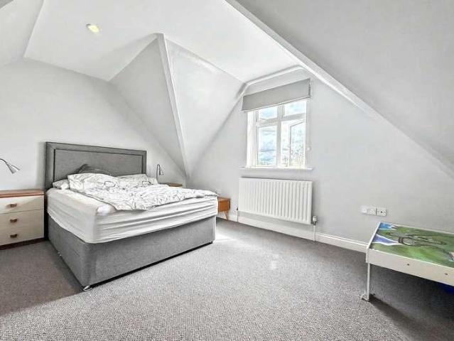 5 bed house for sale