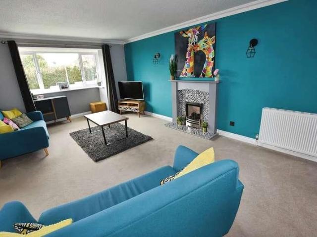 5 bed house for sale