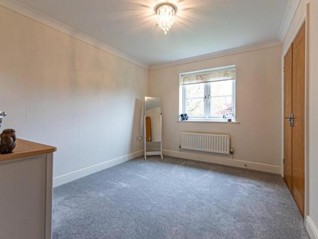5 bed house for sale