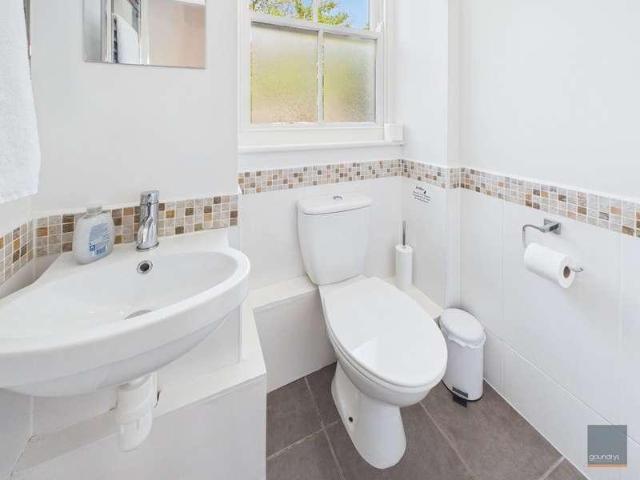 5 bed house for sale