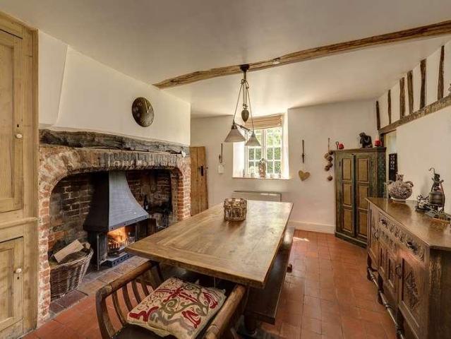 5 bed house for sale