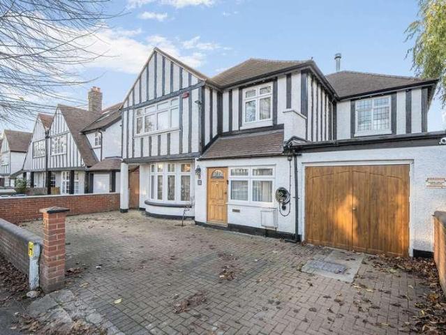 5 bed house for sale