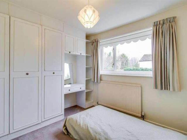5 bed house for sale