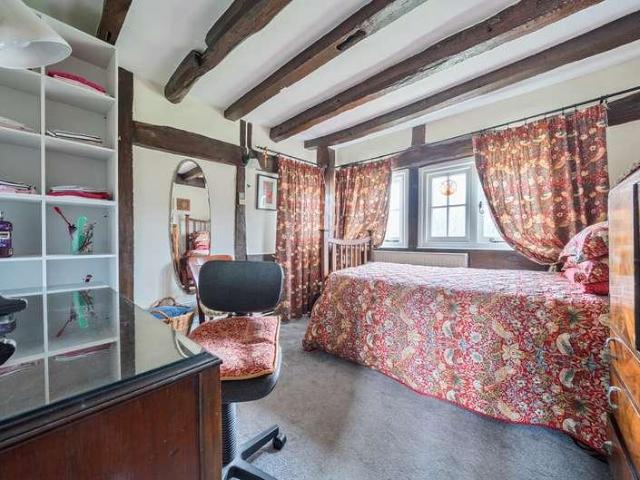 5 bed house for sale