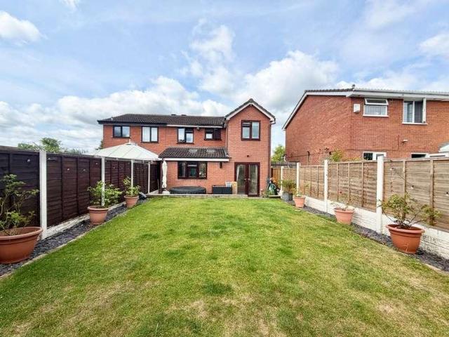 5 bed house for sale