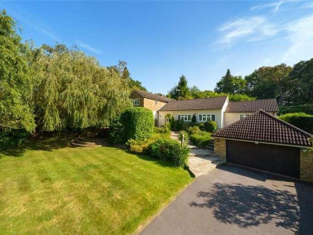 5 bed house for sale