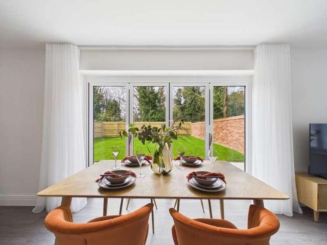 5 bed house for sale