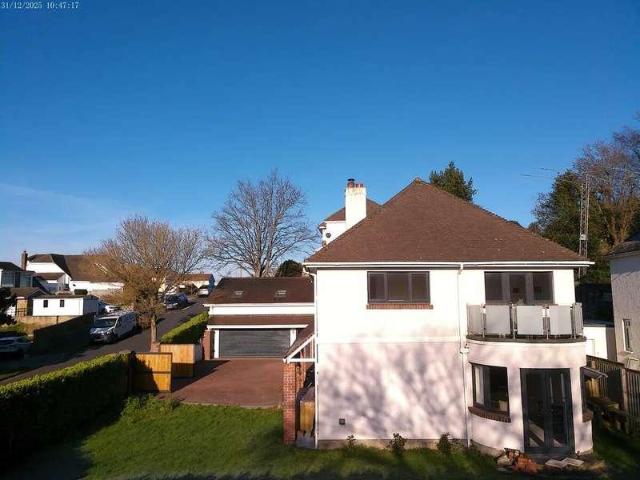 5 bed house for sale