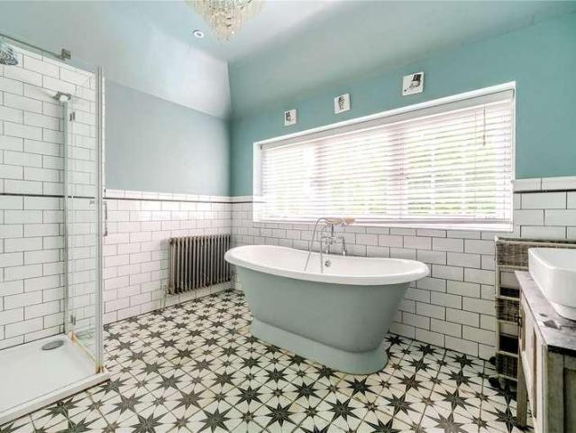 5 bed house for sale