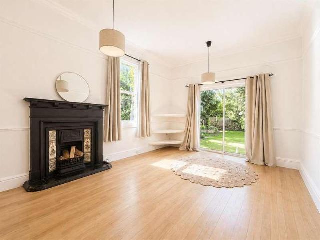 5 bed house for sale