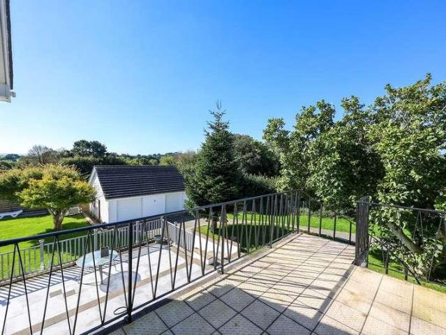 5 bed house for sale