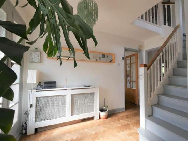 5 bed house for sale