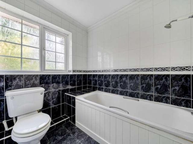 5 bed house for sale
