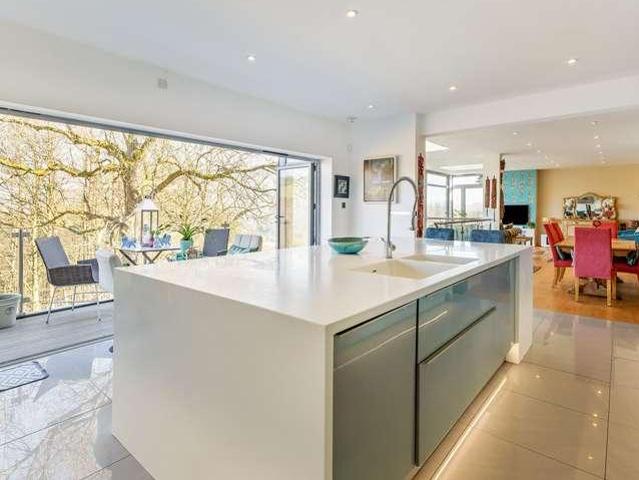 5 bed house for sale
