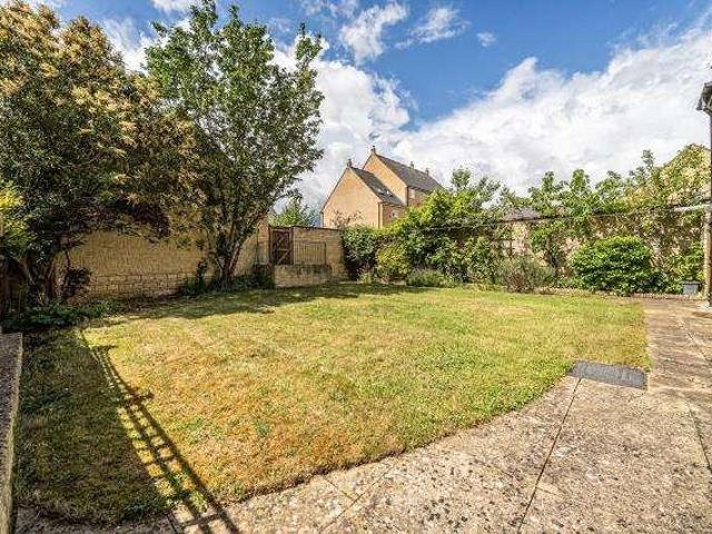5 bed house for sale