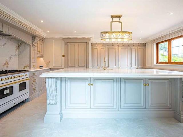 5 bed house for sale