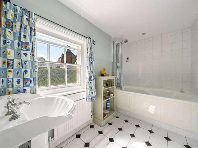 5 bed house for sale