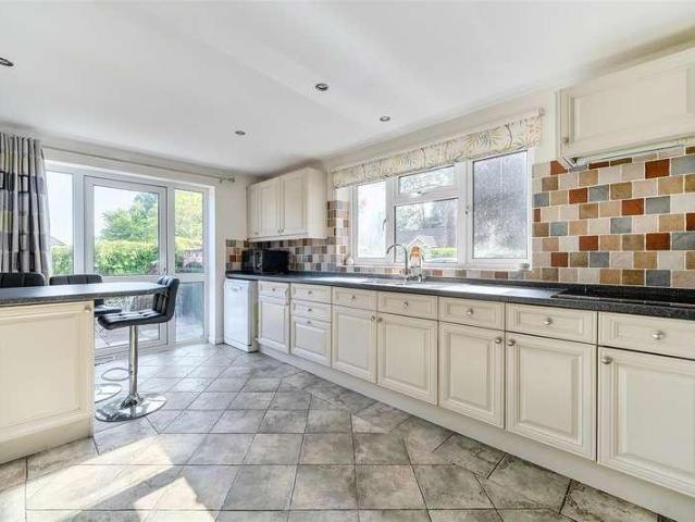 5 bed house for sale