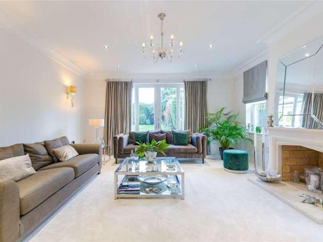 5 bed house for sale