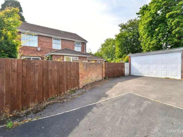 5 bed house for sale
