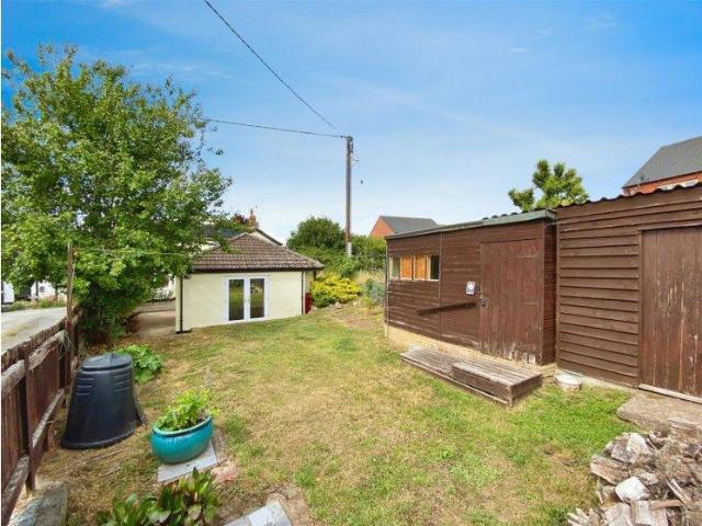 5 bed house for sale