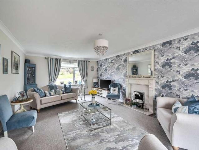 5 bed house for sale