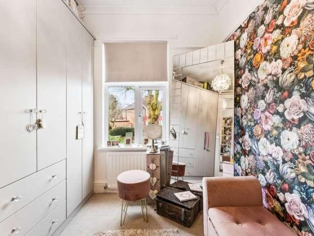 5 bed house for sale