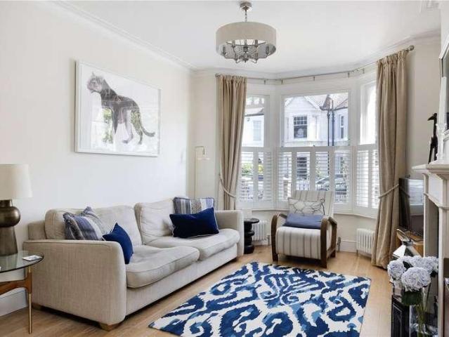 5 bed house for sale