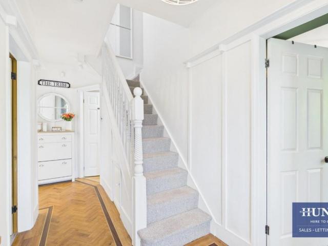 5 bed house for sale