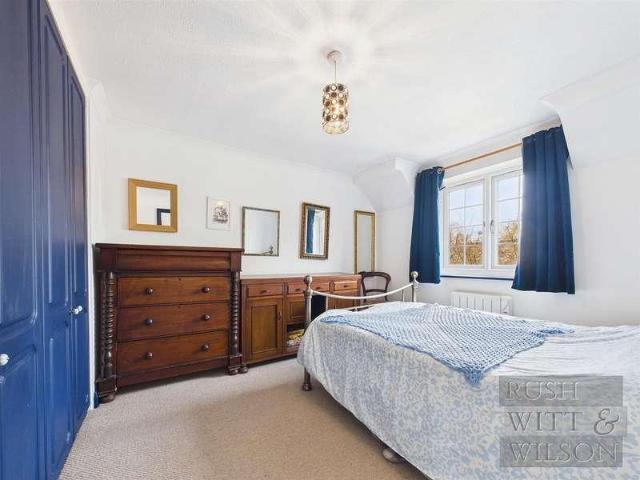 5 bed house for sale