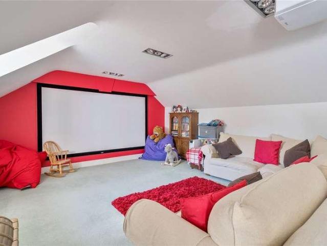 5 bed house for sale