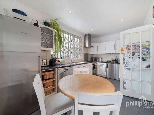 5 bed house for sale