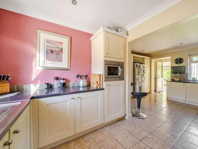 5 bed house for sale