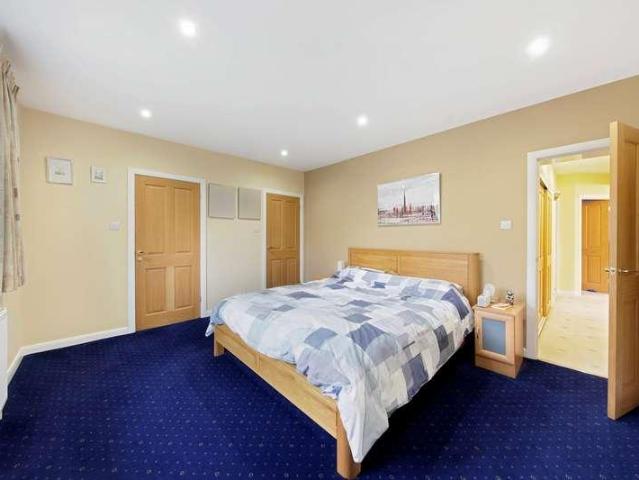 5 bed house for sale