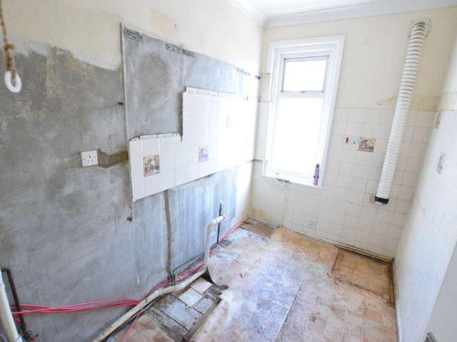 5 bed house for sale
