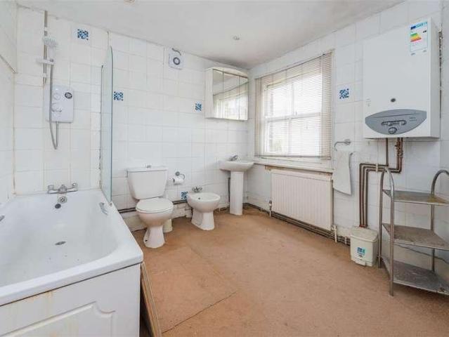 5 bed house for sale