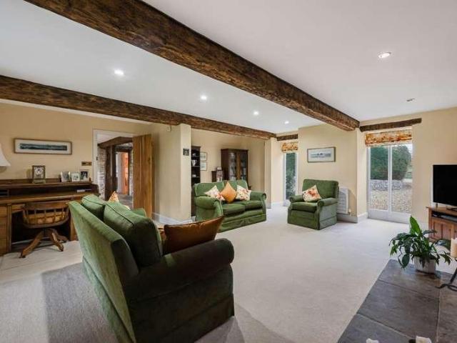 5 bed house for sale